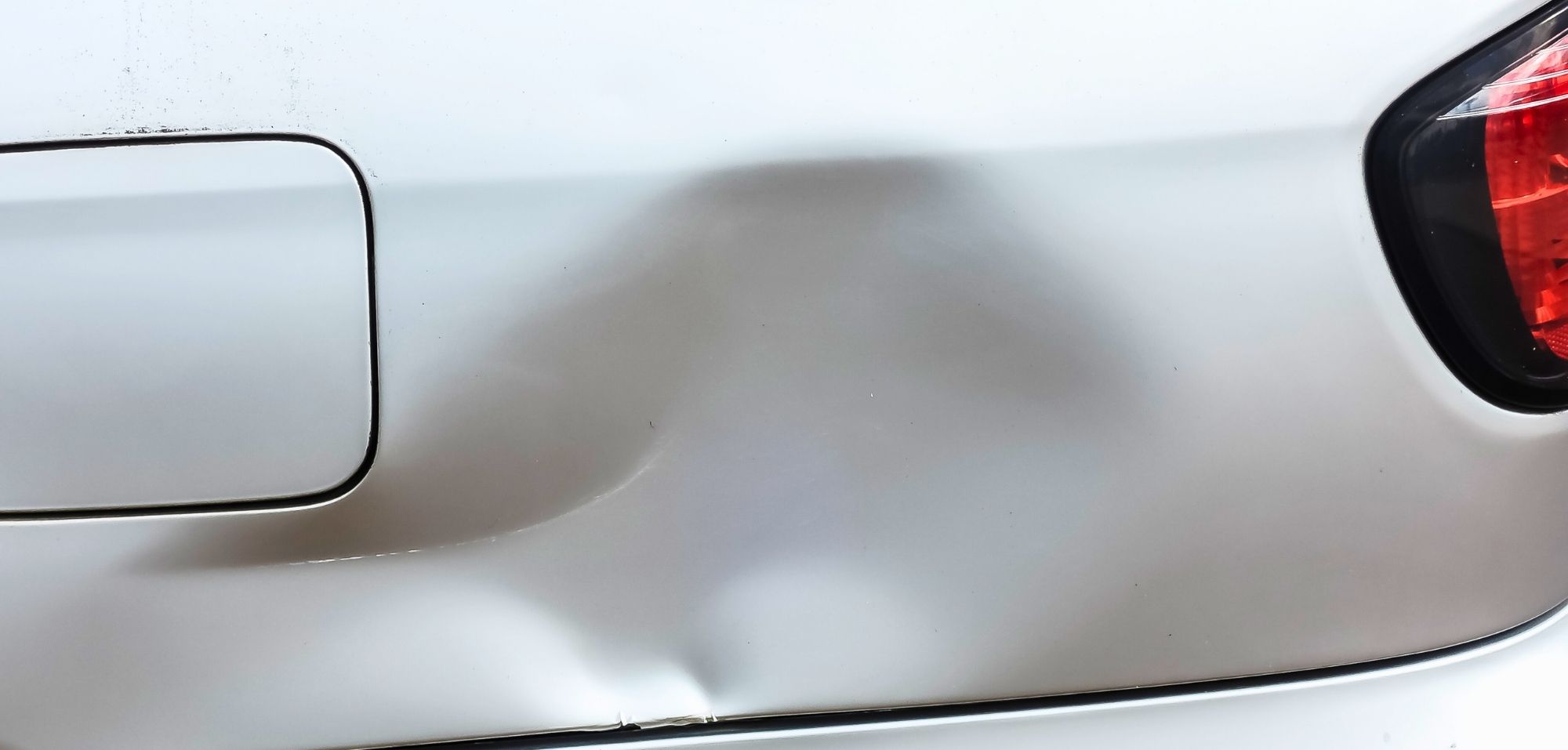 Dellen im Auto? Du brauchst nur Wasser und einen Pömpel - Futurezone